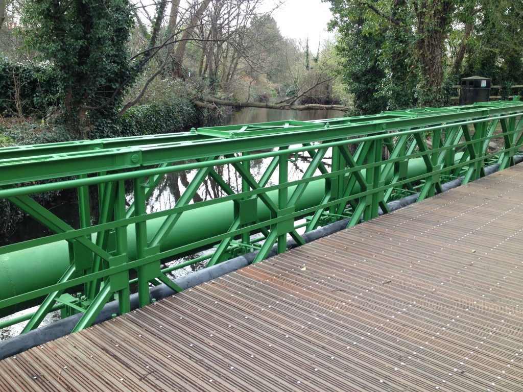 Phipps Bridge footbridge over Wandle | Mitcham History Notes